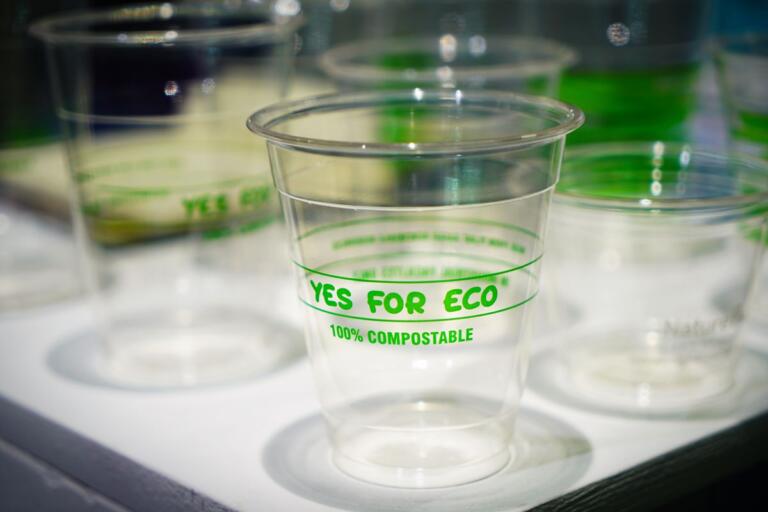 Bioplastiche sempre più richieste: cosa sono, vantaggi e svantaggi