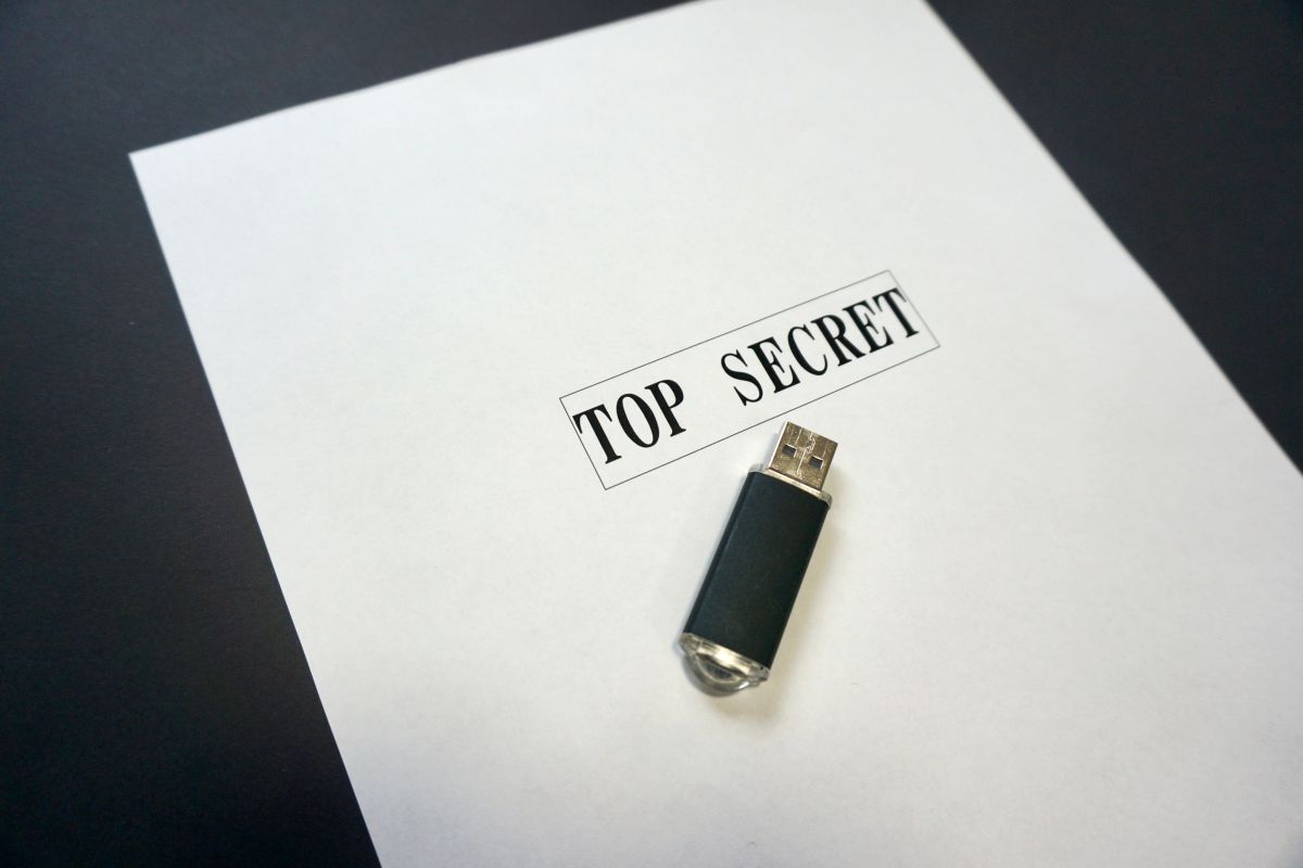 Chiavette USB nei muri di tutto il mondo: a cosa servono?